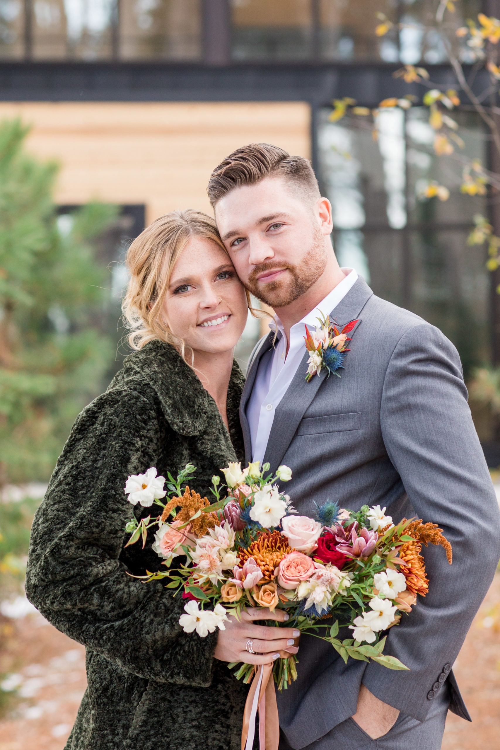 Colorful Fall Wedding at Pinewood in Minnesota - studiofleurette.com